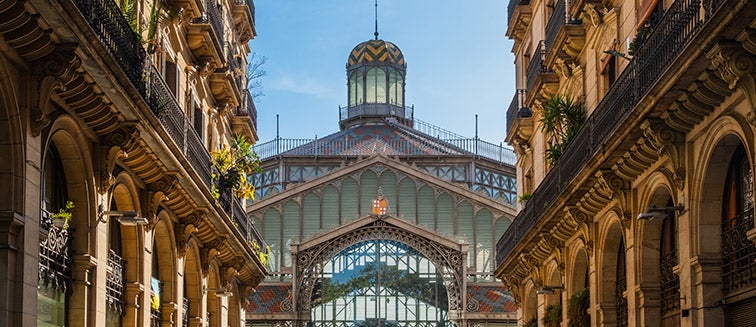Urlaubspakete in El Born district | Flüge, Hotels und Touren inklusive